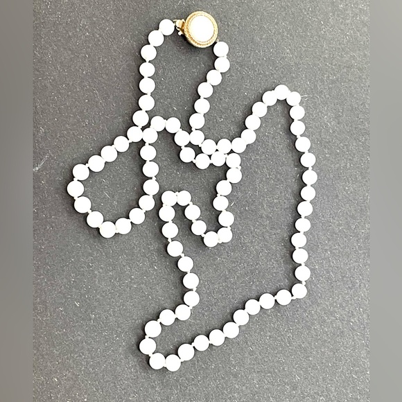 Emmons | Jewelry | Vintage Emmons Milk Glass Necklace | Poshmark